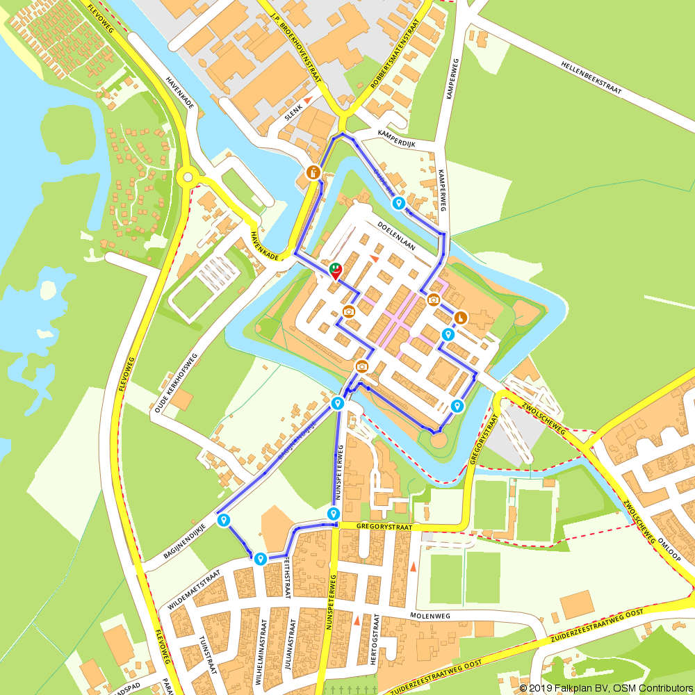 1014623 Walking around in the fortified town of Elburg