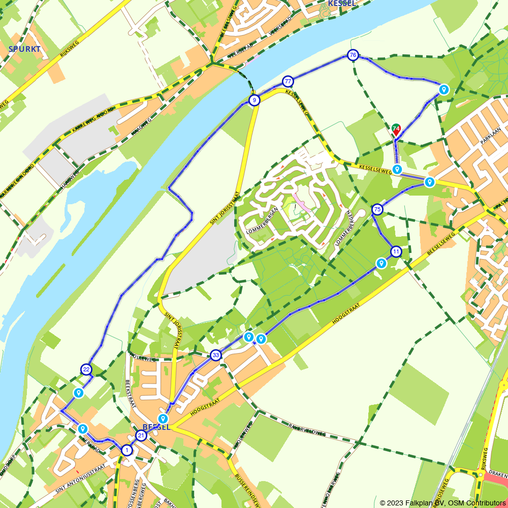 363984 Wandelen langs de Maas bij Reuver