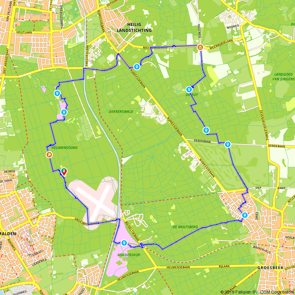 534915 Walking through the woods around Nijmegen