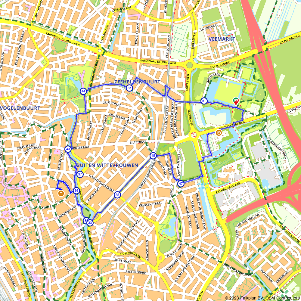 630586 Walking through Utrecht